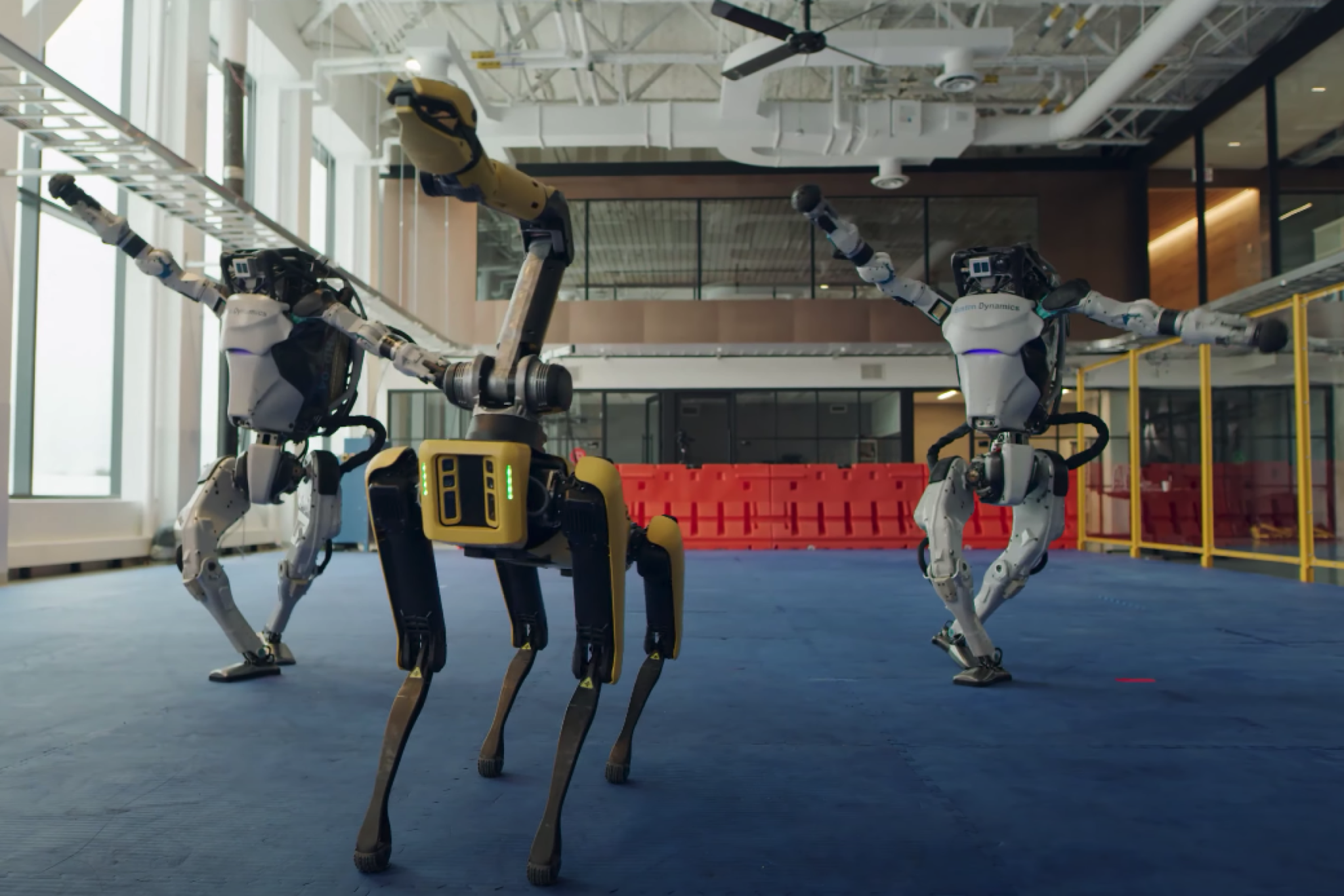 Entire Boston Dynamics robot line-up dances in the new year – CMAS Entire Boston Dynamics robot line-up dances in the new year – CMAS